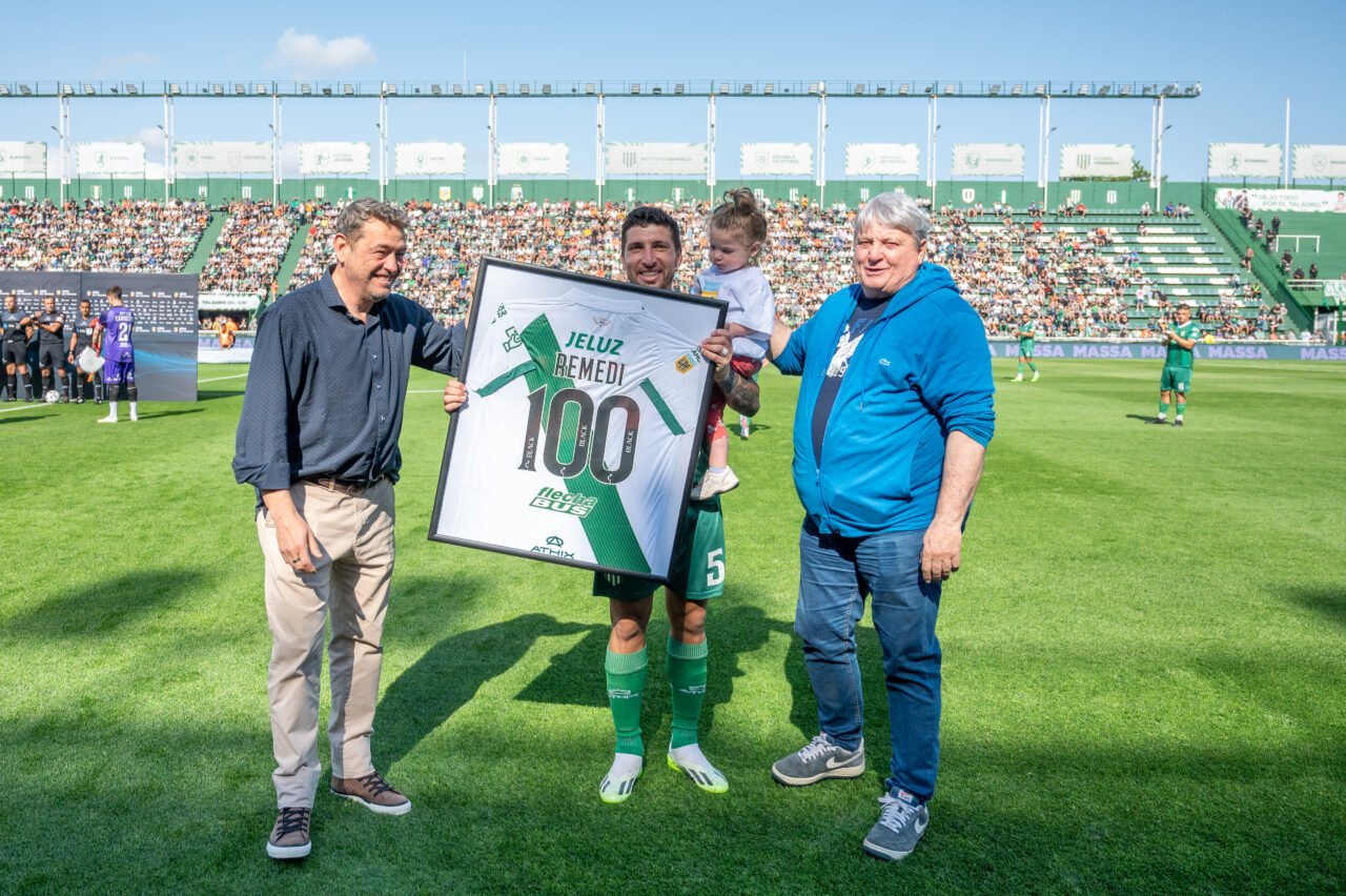 Reconocimiento a Eric Remedi por sus 100 partidos - Club Atlético Banfield